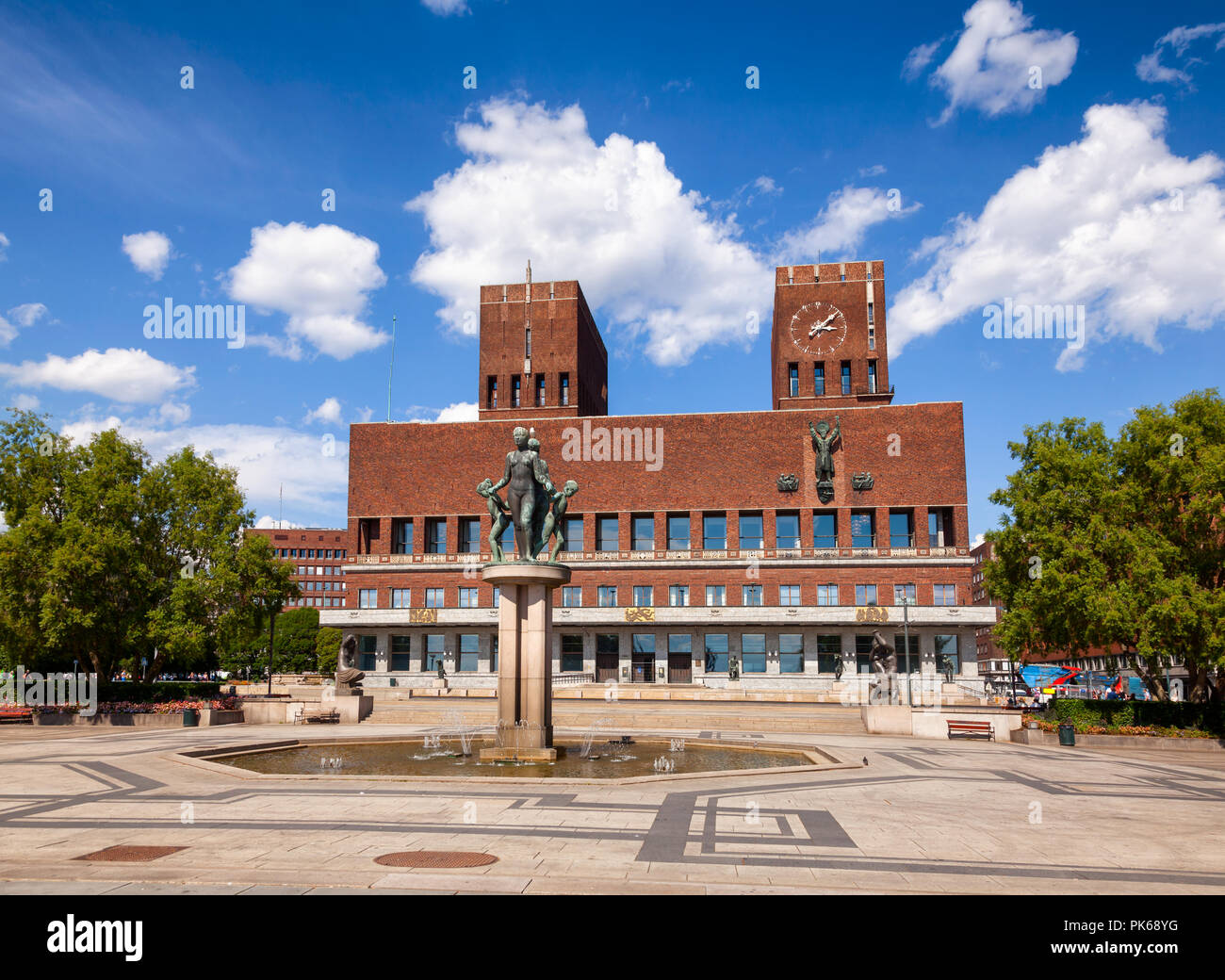 Oslo city hall building landmark hi-res stock photography and images ...