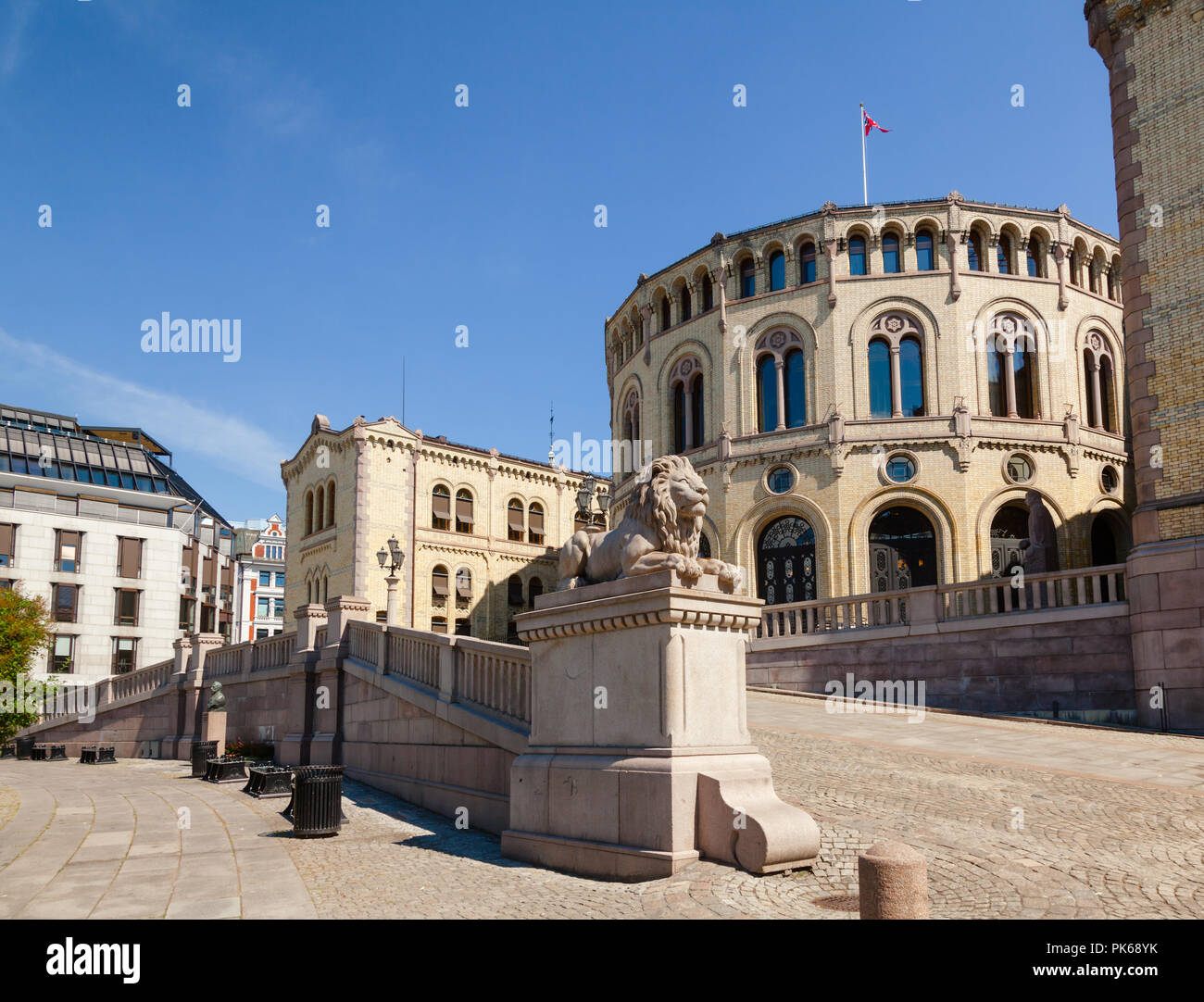 Lion statue at the Storting building (Stortingsbygningen), the seat of ...