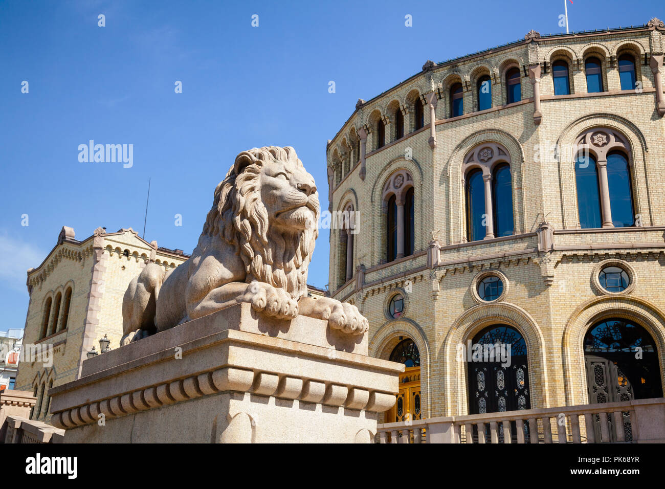 Lion statue at the Storting building (Stortingsbygningen), the seat of ...