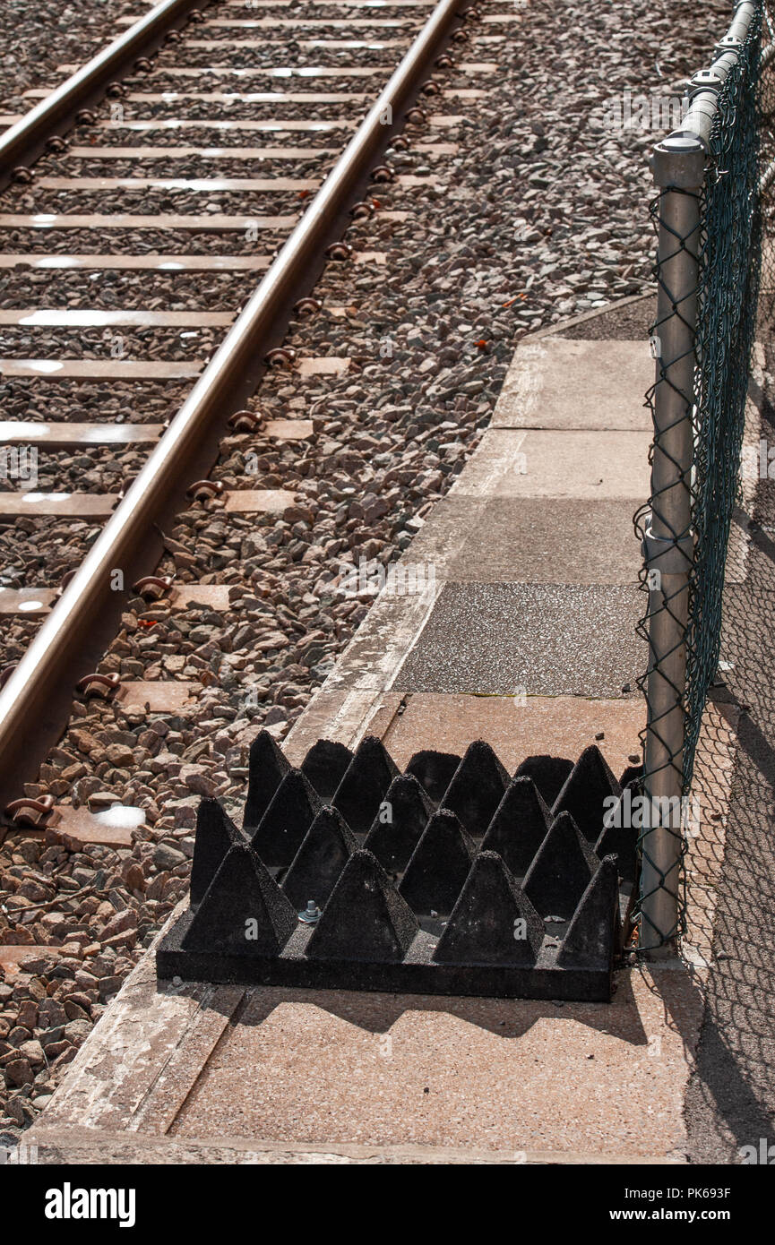 Trackside barrier to prevent wheeled access from station platform to ...