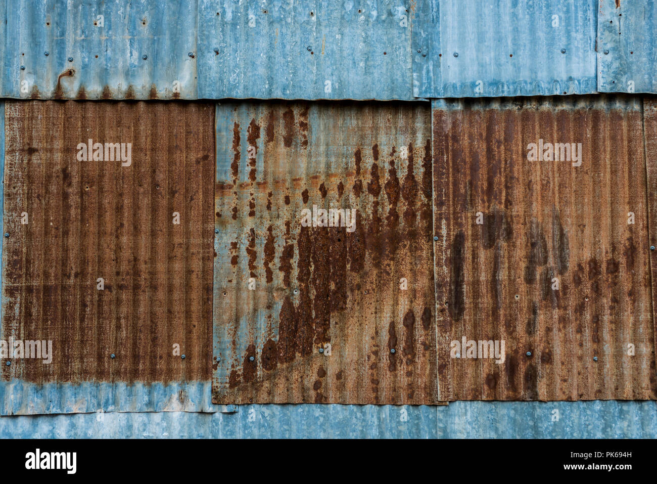 rusty rustic corrugated metal barn building Stock Photo - Alamy