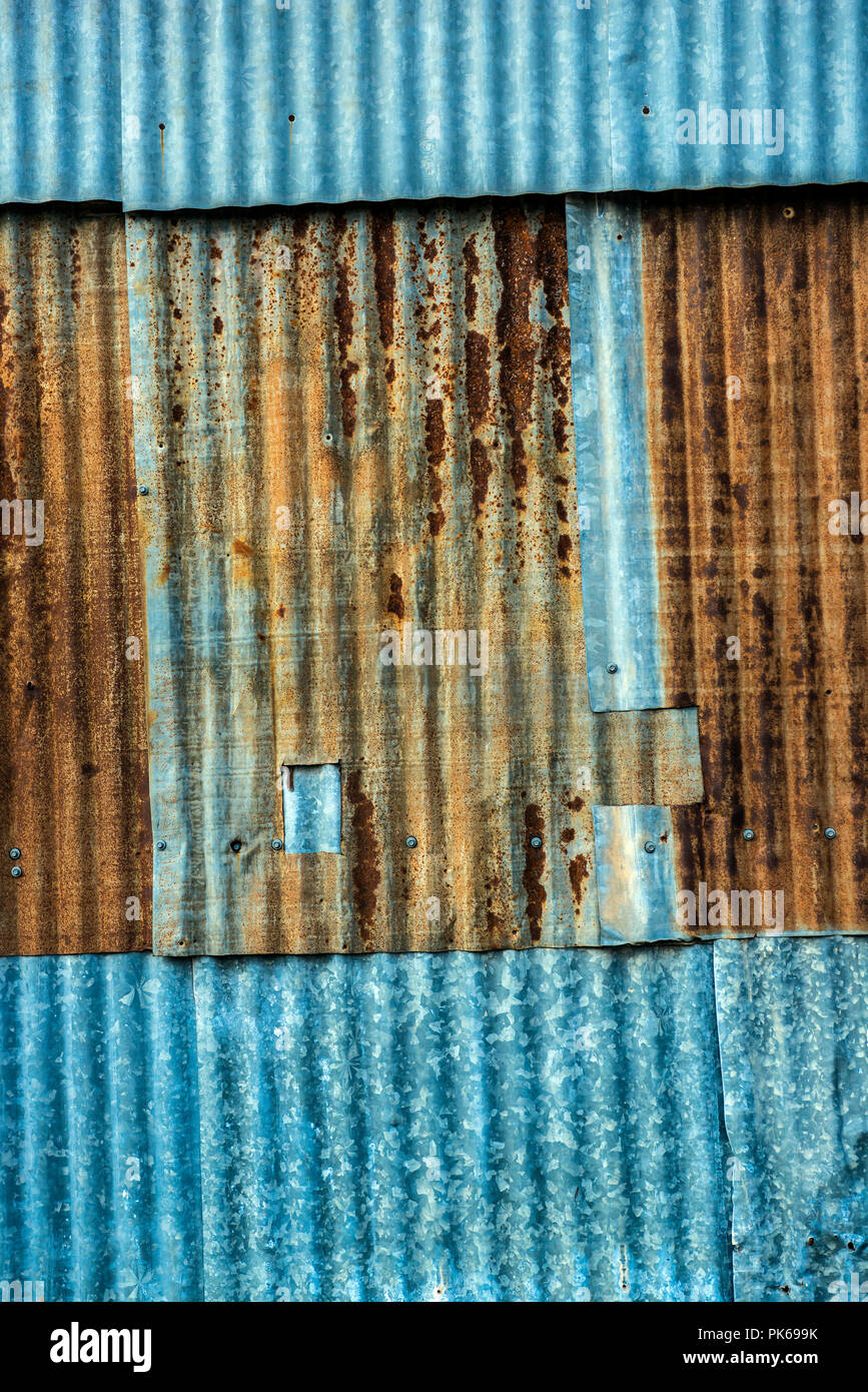 rusty rustic corrugated metal barn building Stock Photo - Alamy