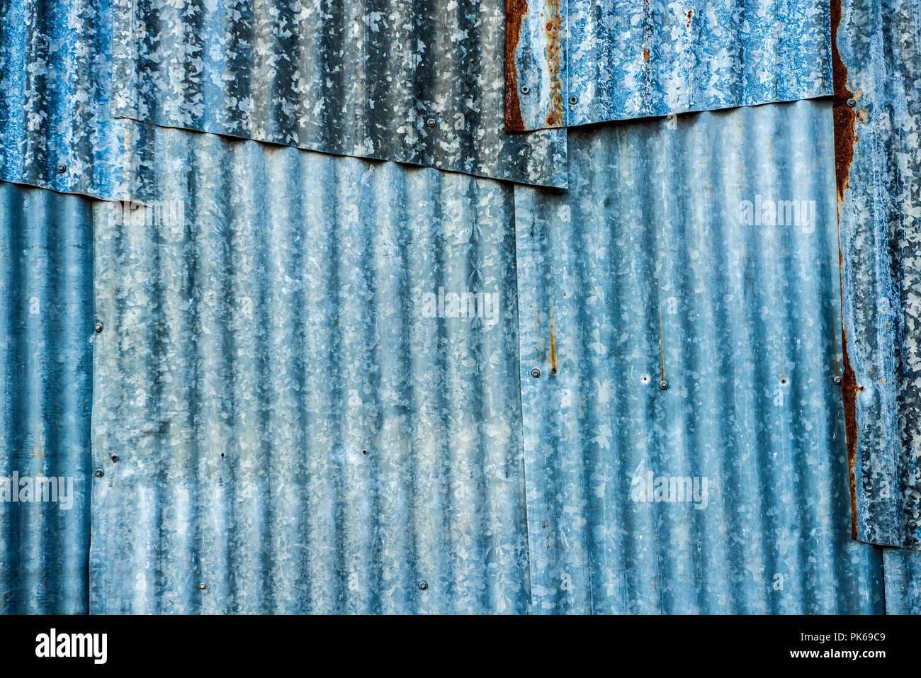 rusty rustic corrugated metal barn building Stock Photo - Alamy