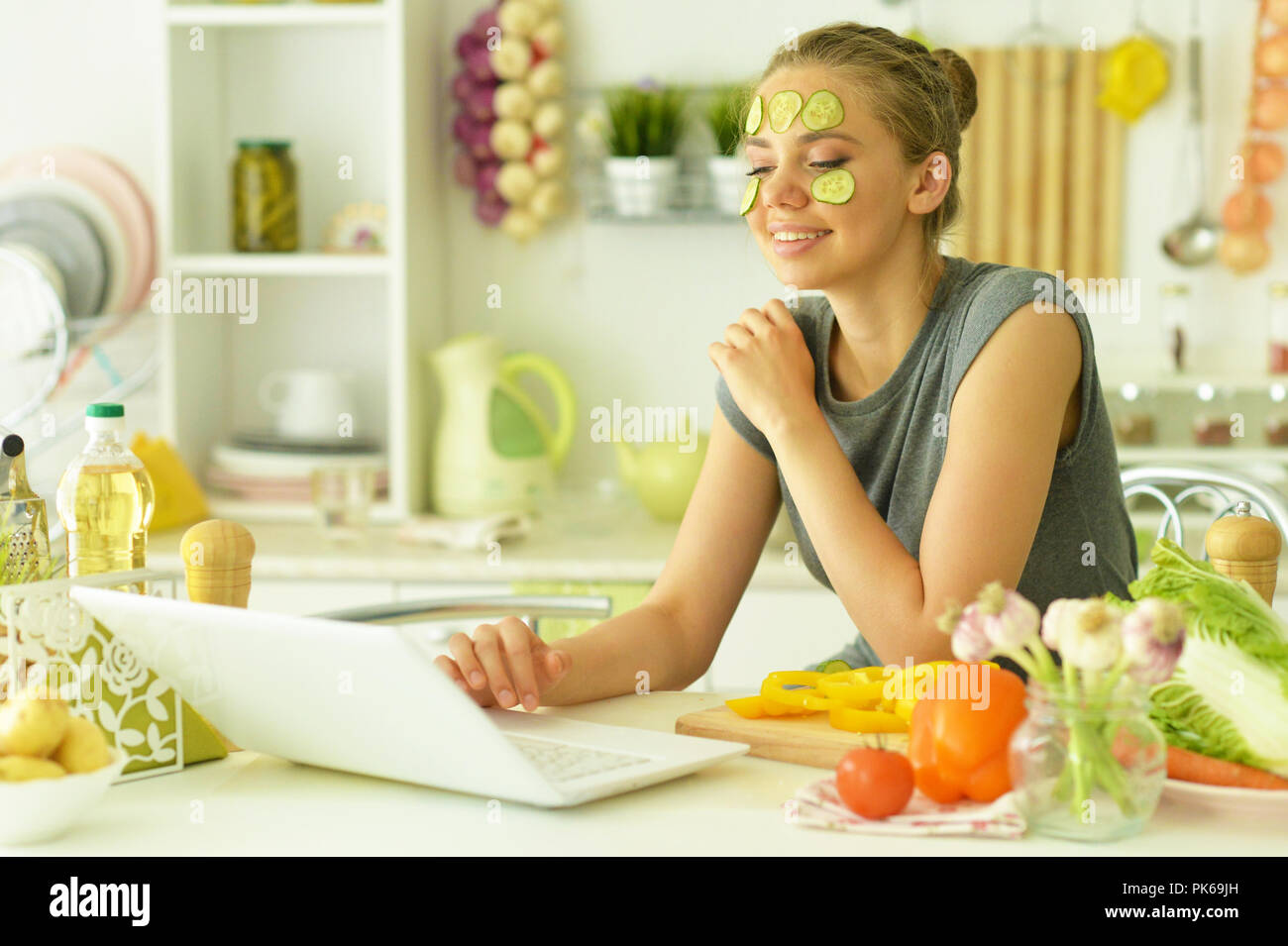 Portrait of young girl in the kitchen Stock Photo - Alamy