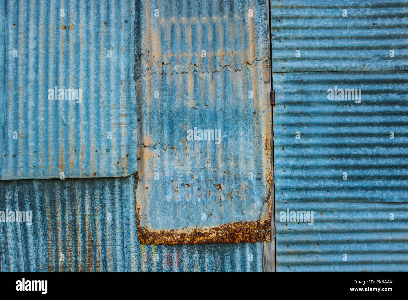 rusty rustic corrugated metal barn building Stock Photo - Alamy
