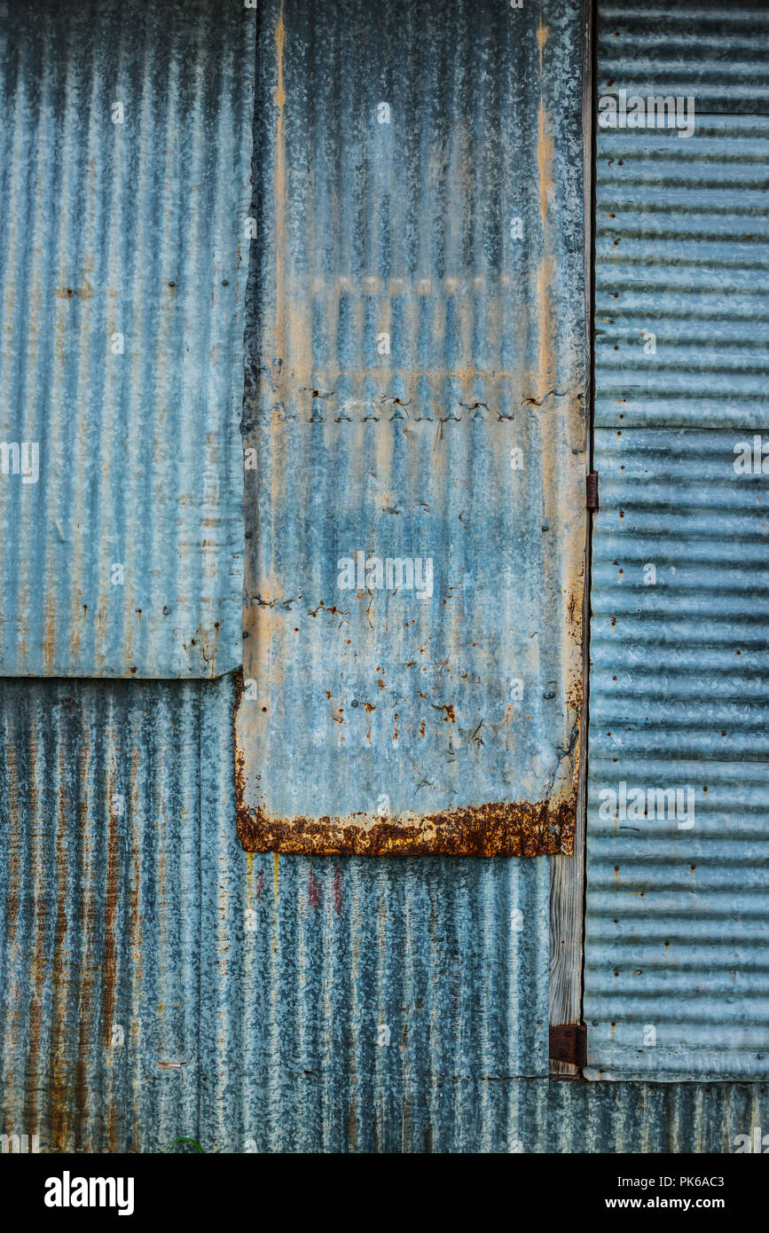 rusty rustic corrugated metal barn building Stock Photo - Alamy
