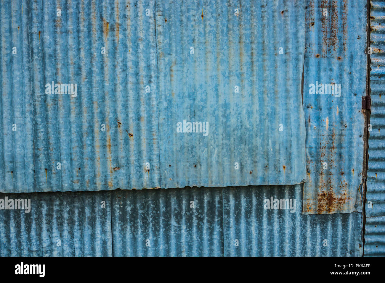 rusty rustic corrugated metal barn building Stock Photo - Alamy