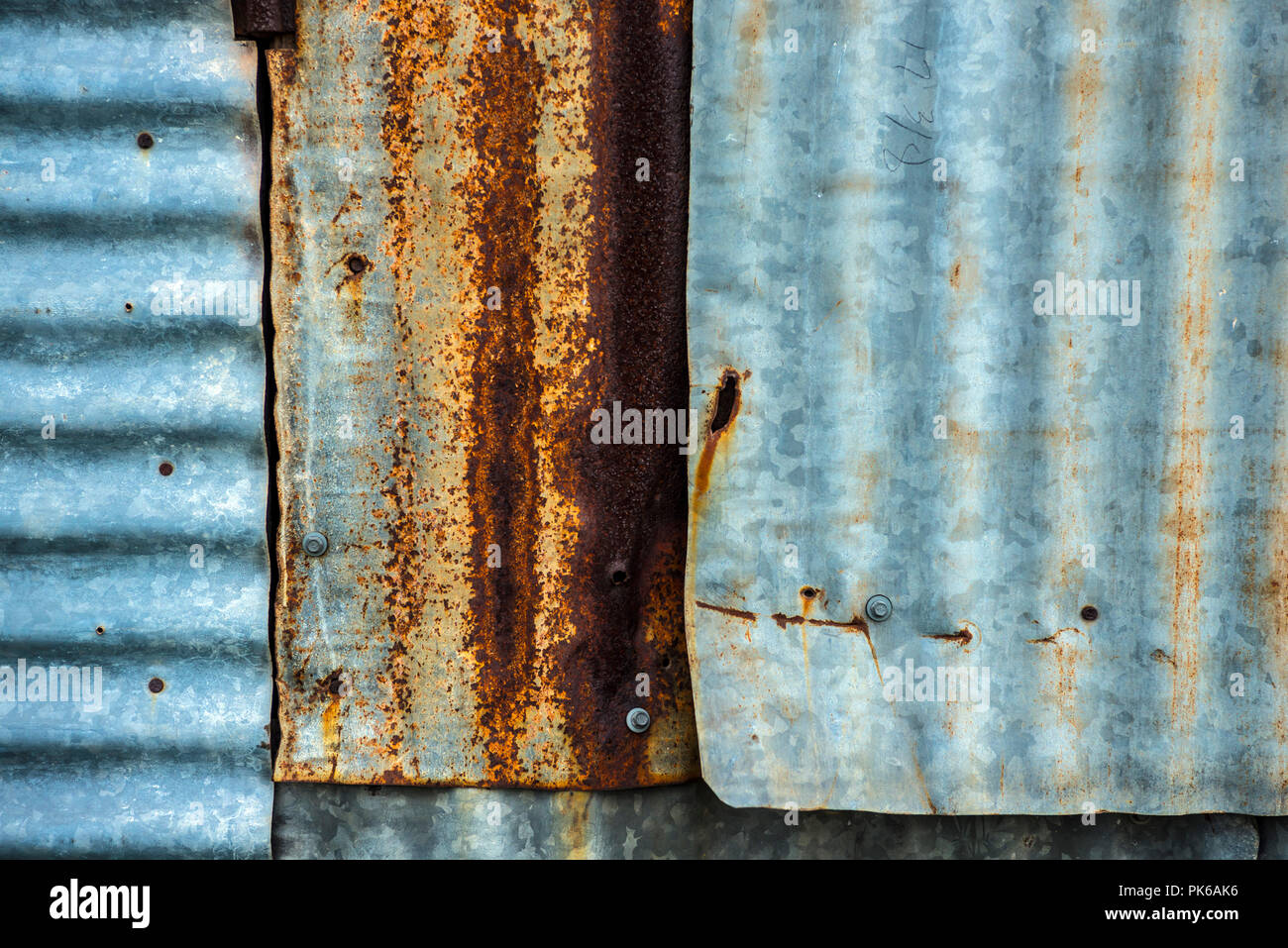 rusty rustic corrugated metal barn building Stock Photo - Alamy