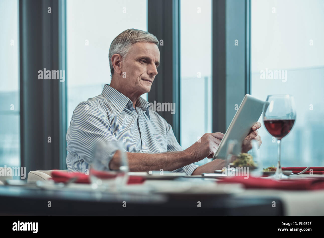 Email emotional hi-res stock photography and images - Alamy
