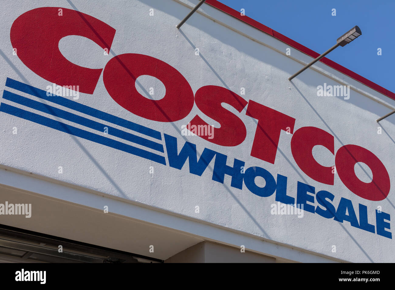 Costco store interior usa hi-res stock photography and images - Alamy