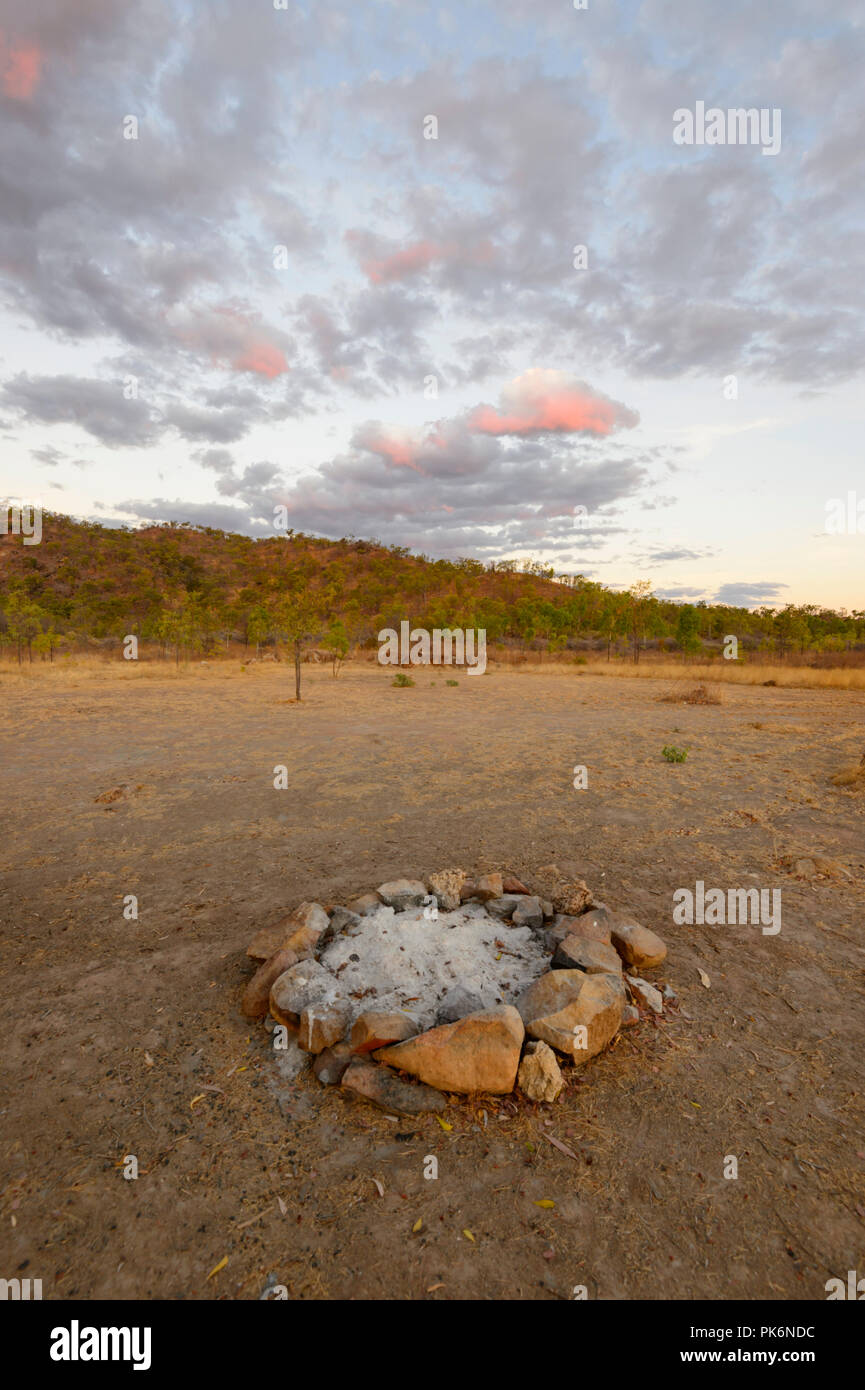 Australian campfire in the outback hi-res stock photography and images ...