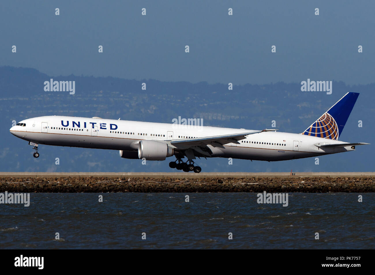 Boeing 777 322 er hi-res stock photography and images - Alamy