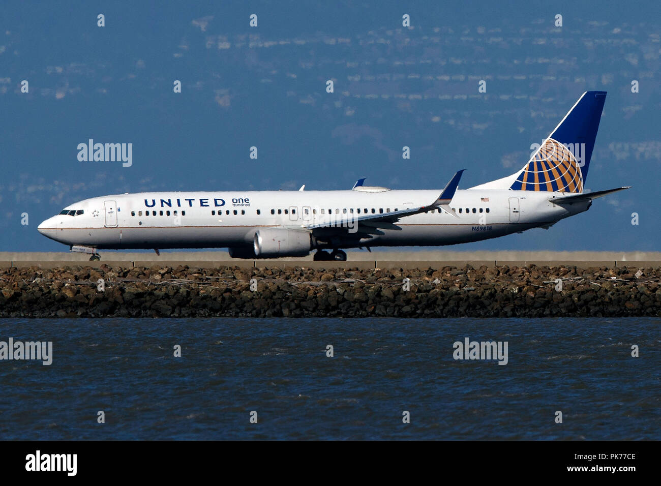 Boeing 737-924(ER) (N69818) operated by United Airlines landing at San ...
