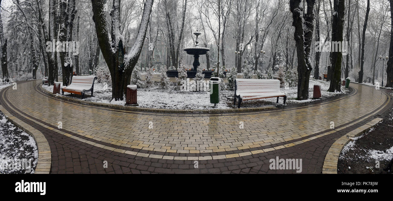 Fountain in spring hi-res stock photography and images - Alamy