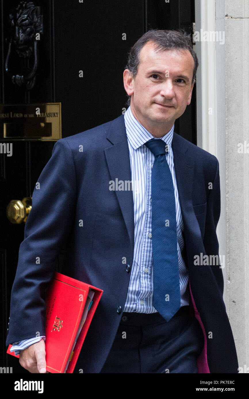 London eye cabinet hi-res stock photography and images - Alamy