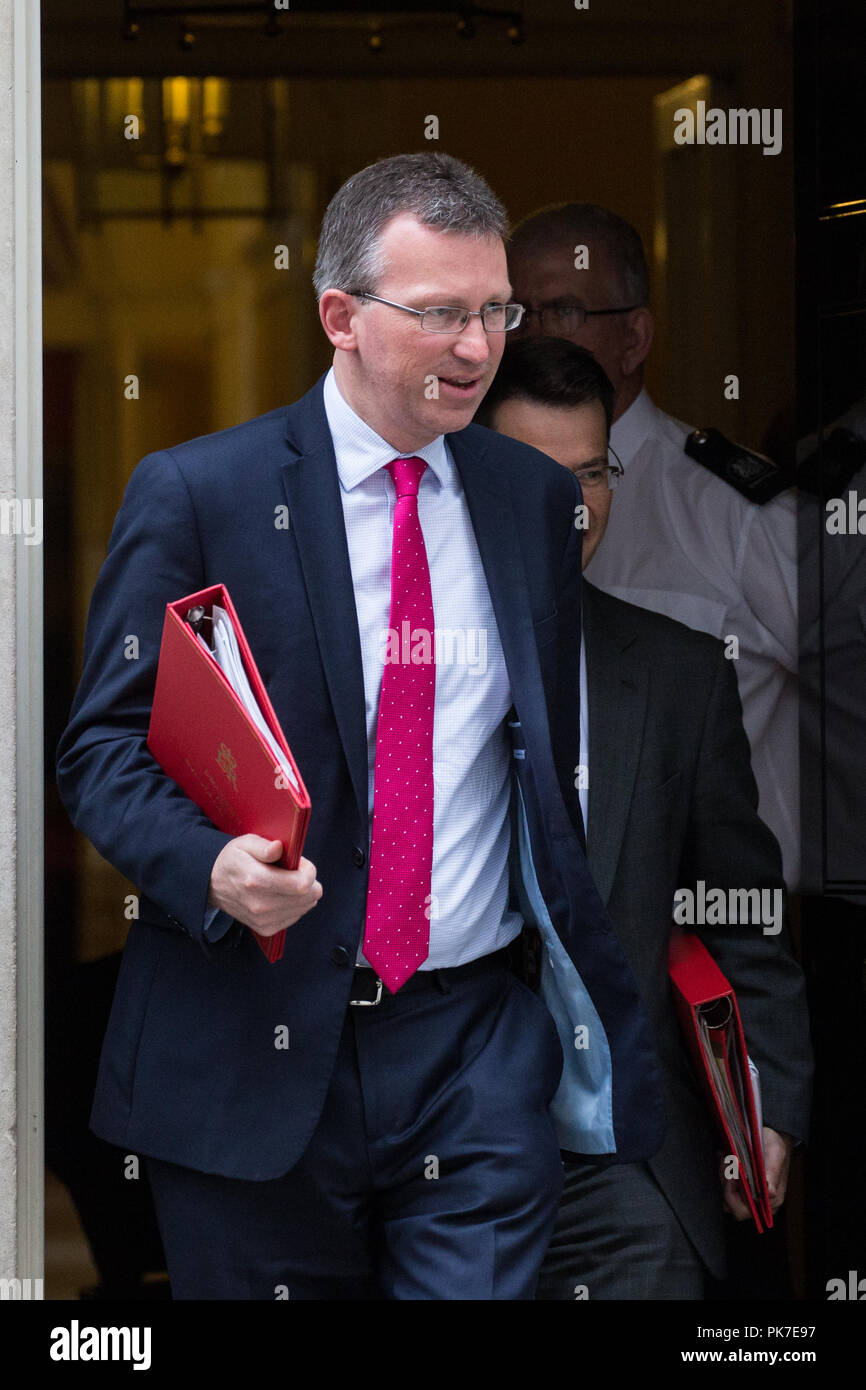 Culture secretary jeremy wright leaves 10 downing street hi-res stock ...