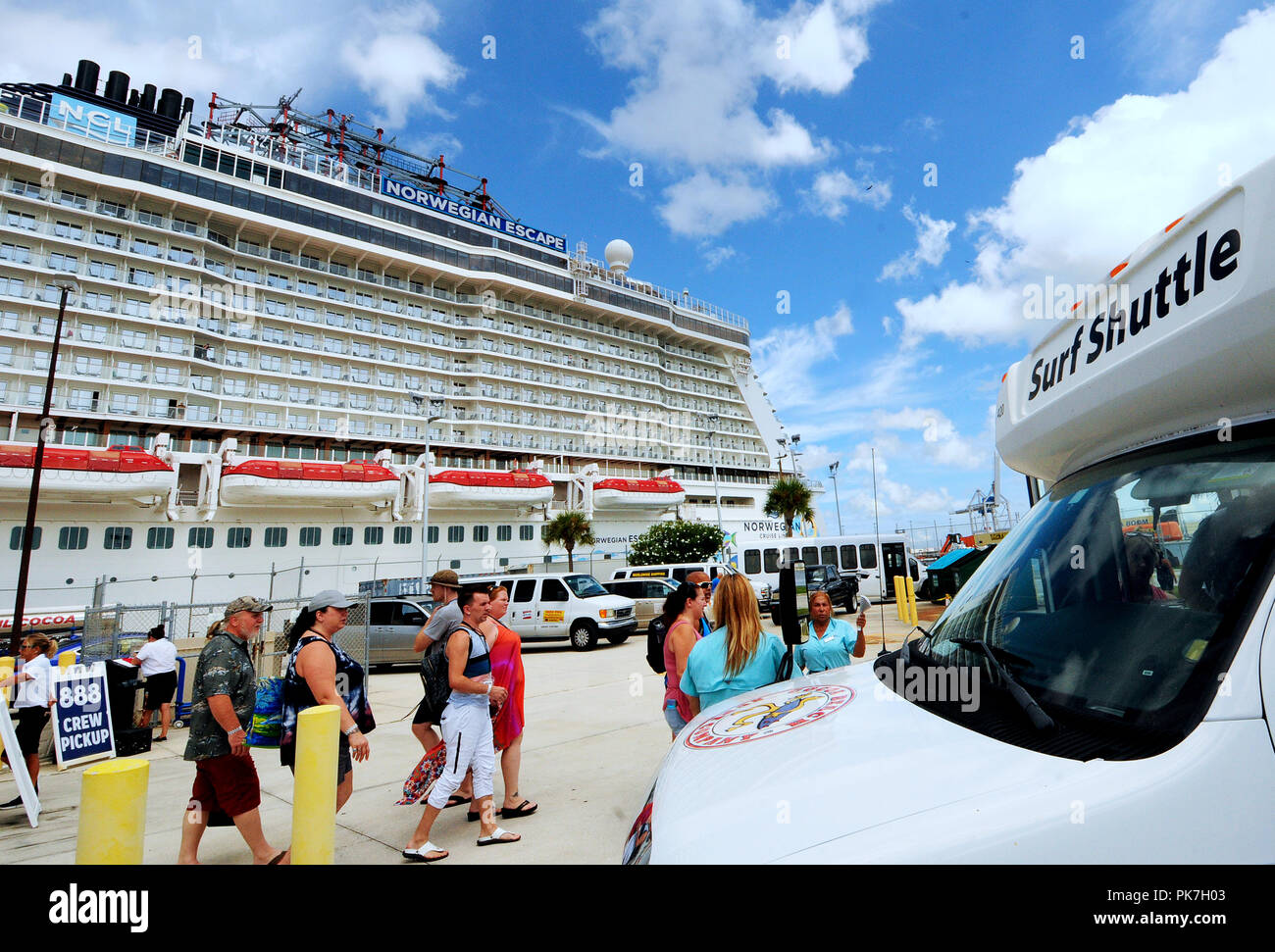 Shuttle buses for cruise ship passengers hi-res stock photography and ...