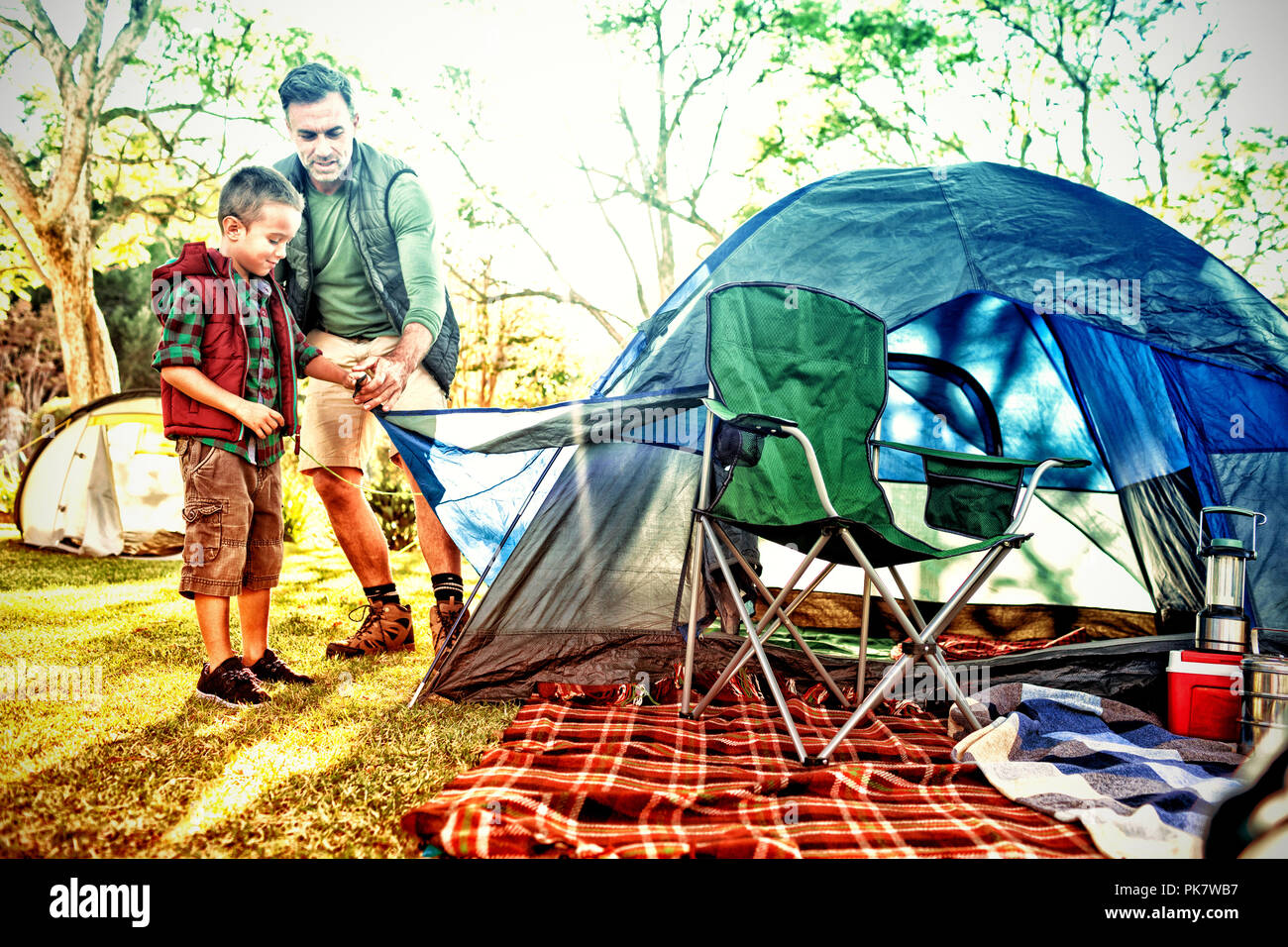 Family setting up tent hi-res stock photography and images - Alamy
