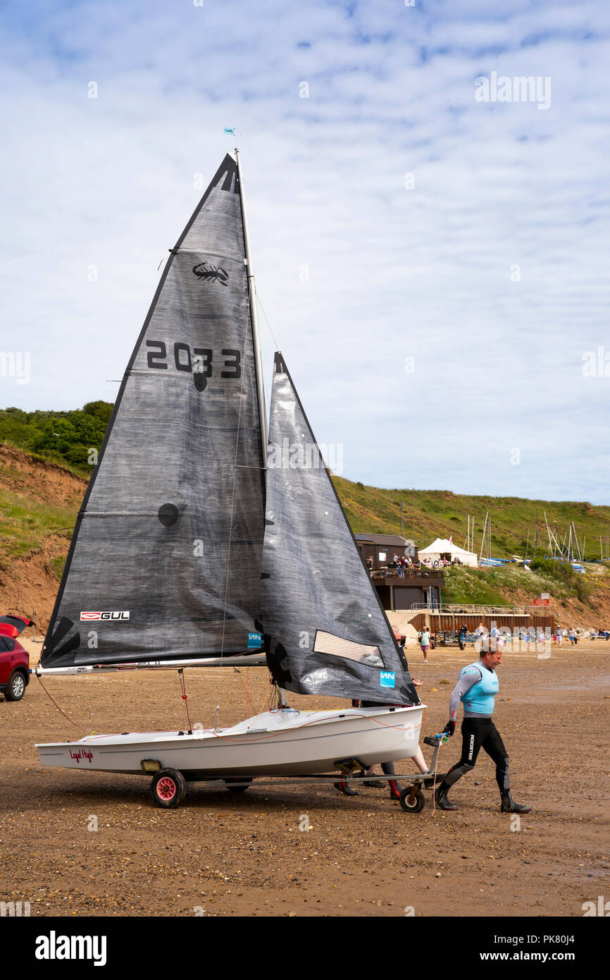 Filey north yorkshire fishing boats hi-res stock photography and images ...