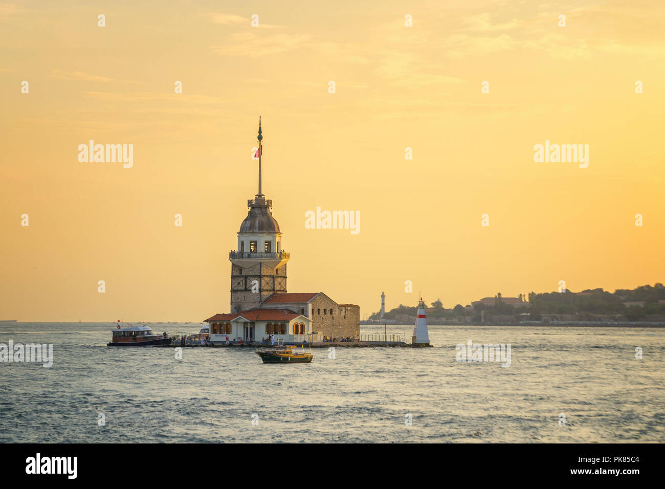 Maidens tower kiz kulesi istanbul hi-res stock photography and images ...