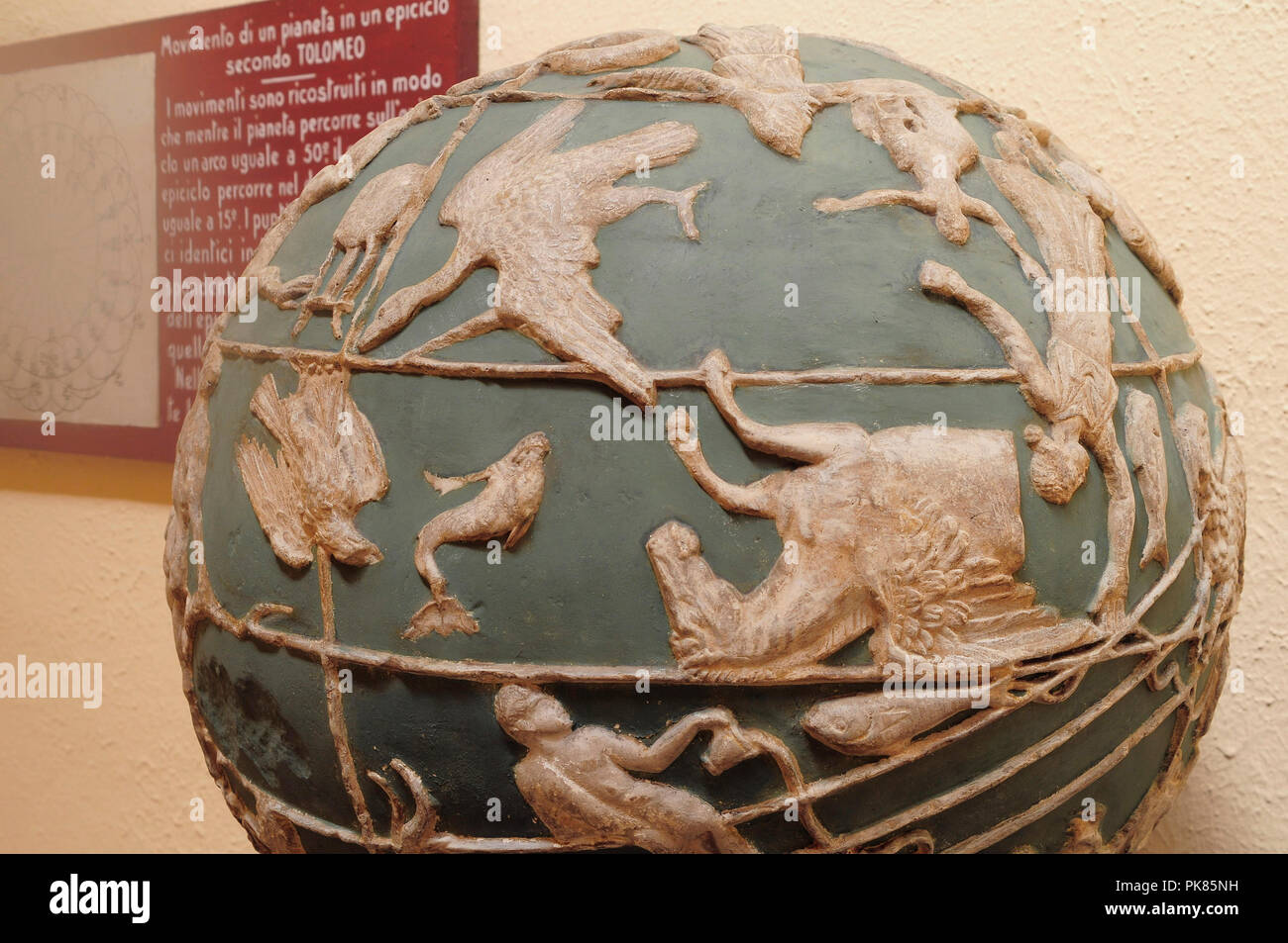 Farnese atlas hi-res stock photography and images - Alamy