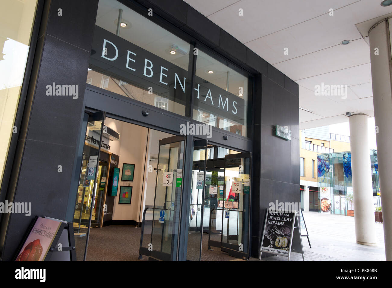 Debenhams exterior hi-res stock photography and images - Alamy
