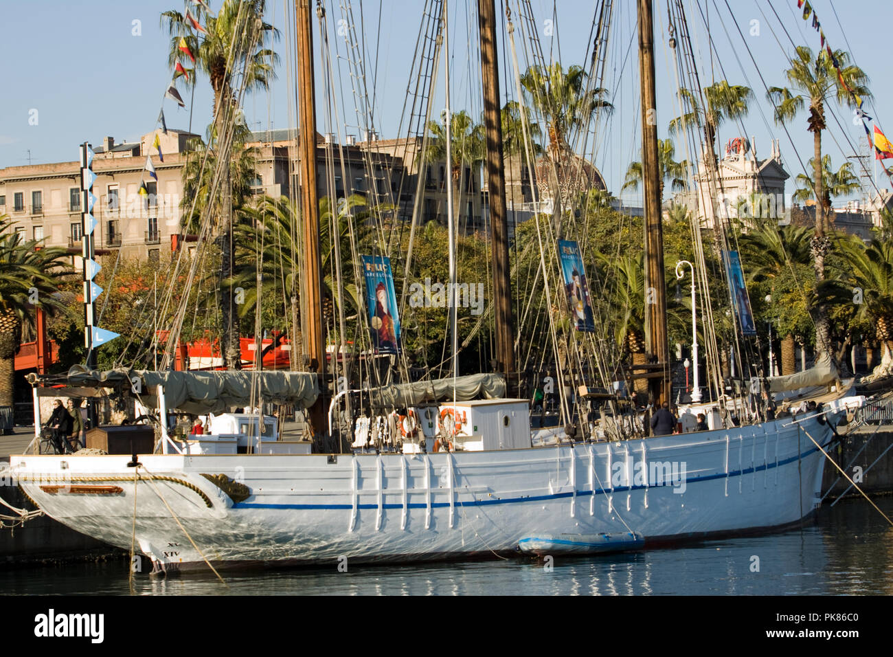 Barcelona harbor hi-res stock photography and images - Alamy