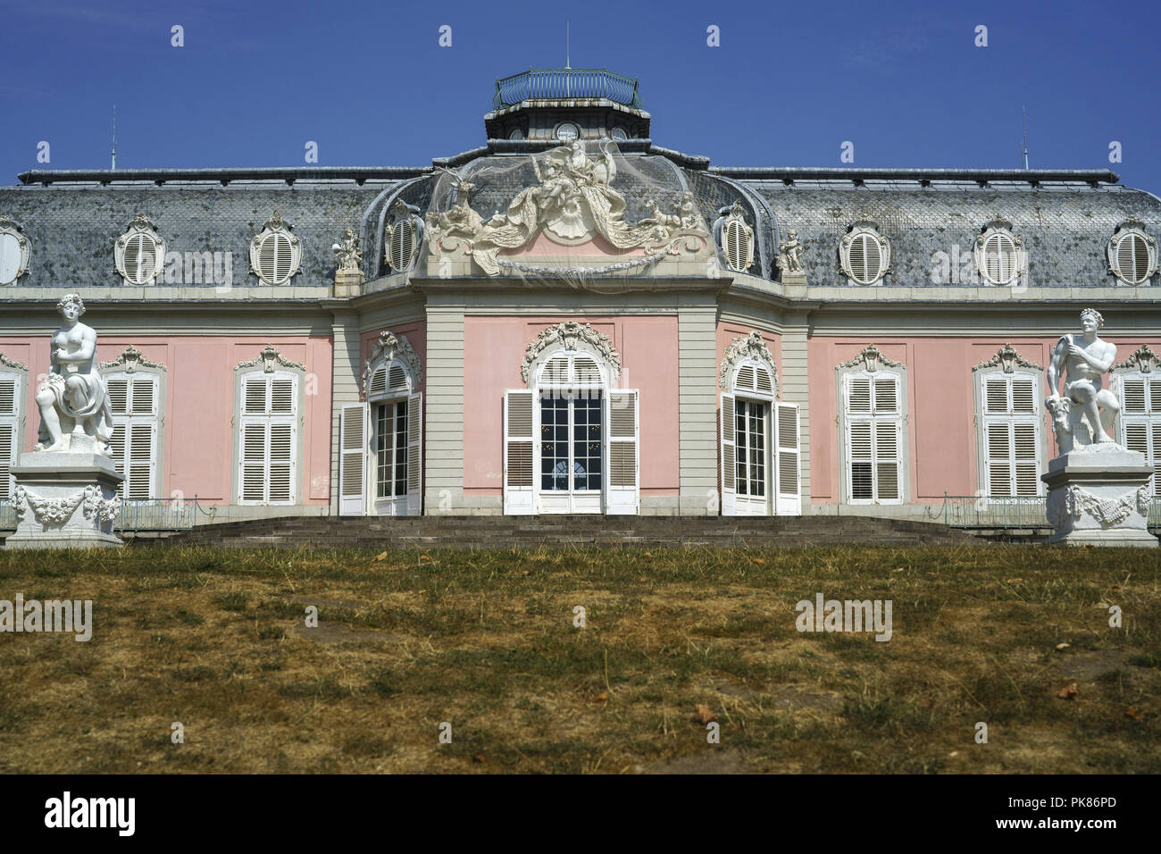 Rococo style building hi-res stock photography and images - Alamy