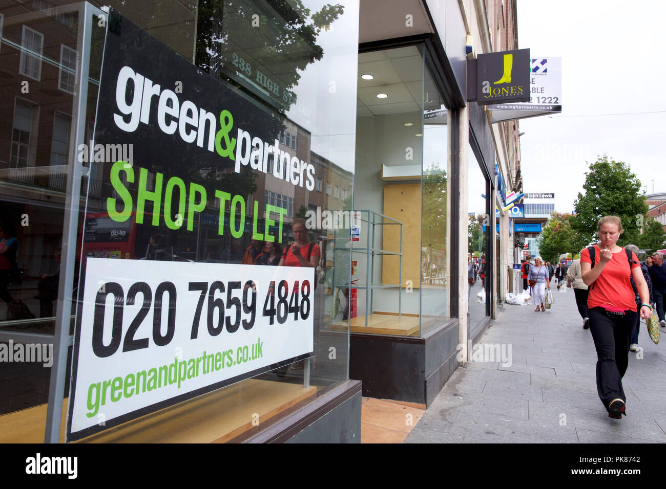 High Street Shop To Let Stock Photo - Alamy