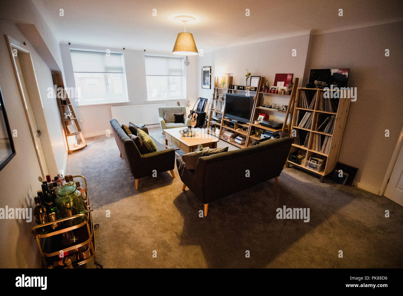 Empty living room bookshelf hi-res stock photography and images - Alamy