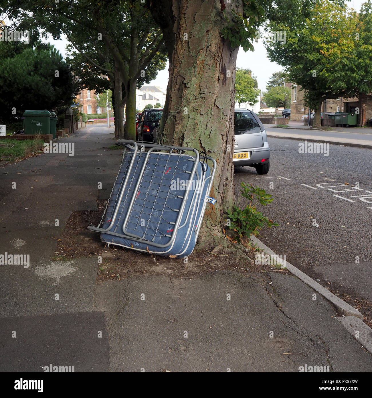 Litter & rubbish left on the street Stock Photo - Alamy