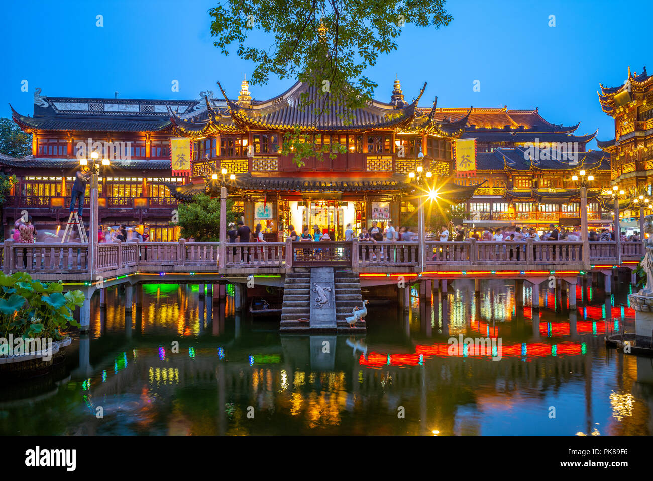 night view of yu yuan garden in shanghai, china Stock Photo - Alamy