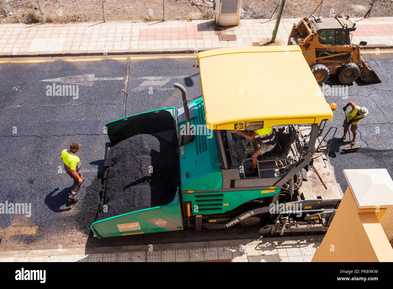 Asphalt spreading hi-res stock photography and images - Alamy