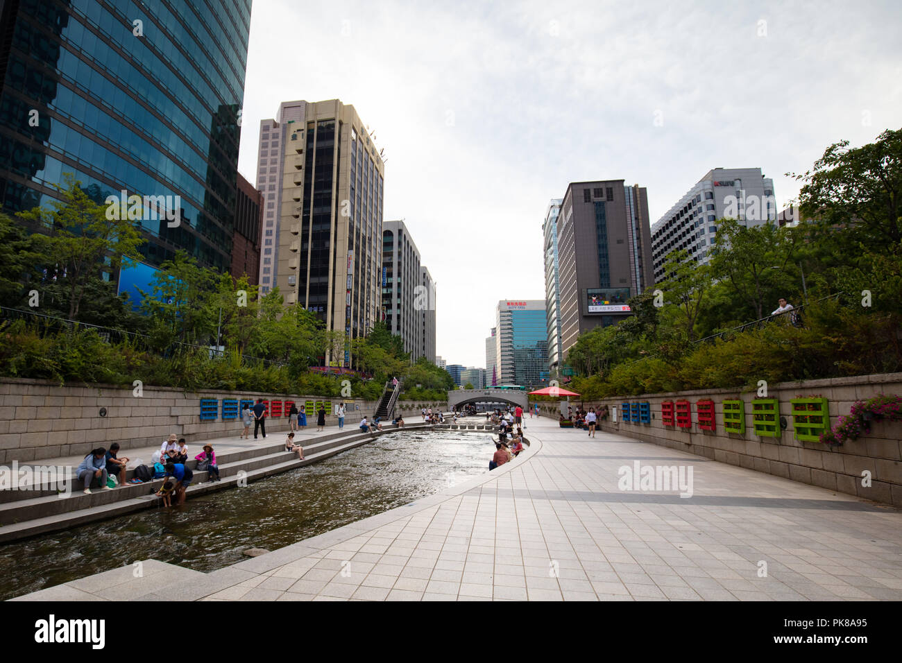Cheonggyecheon river hi-res stock photography and images - Alamy
