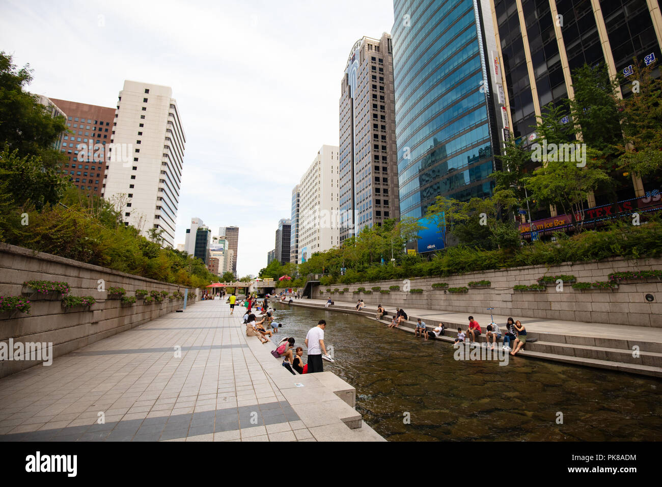 Cheonggyecheon river hi-res stock photography and images - Alamy