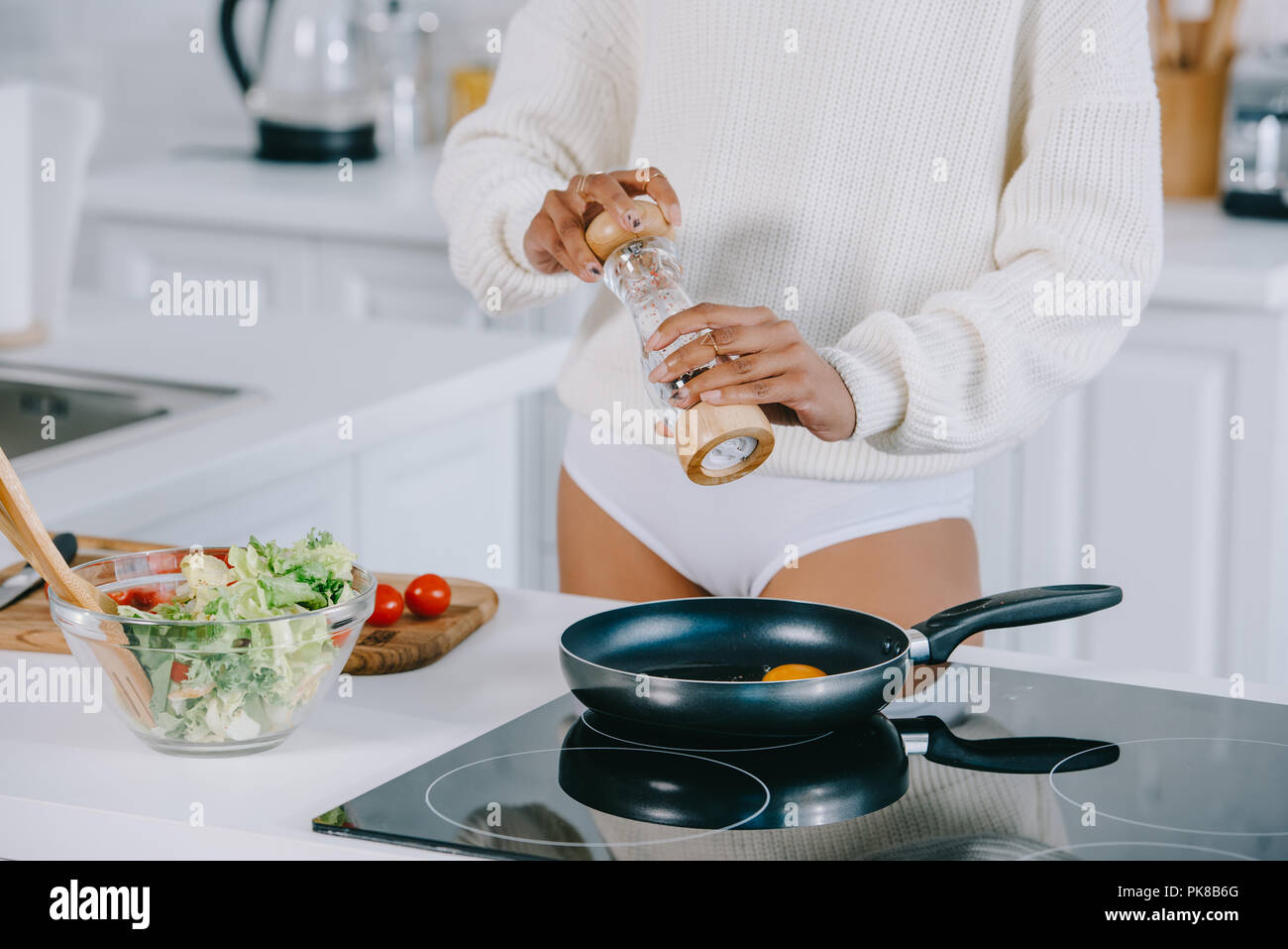 Woman alone eating chicken hi-res stock photography and images - Alamy