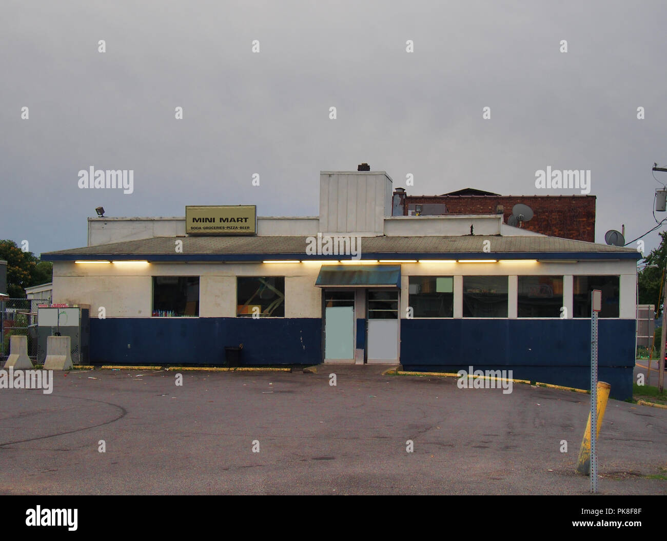 Mini mart shop hi-res stock photography and images - Alamy