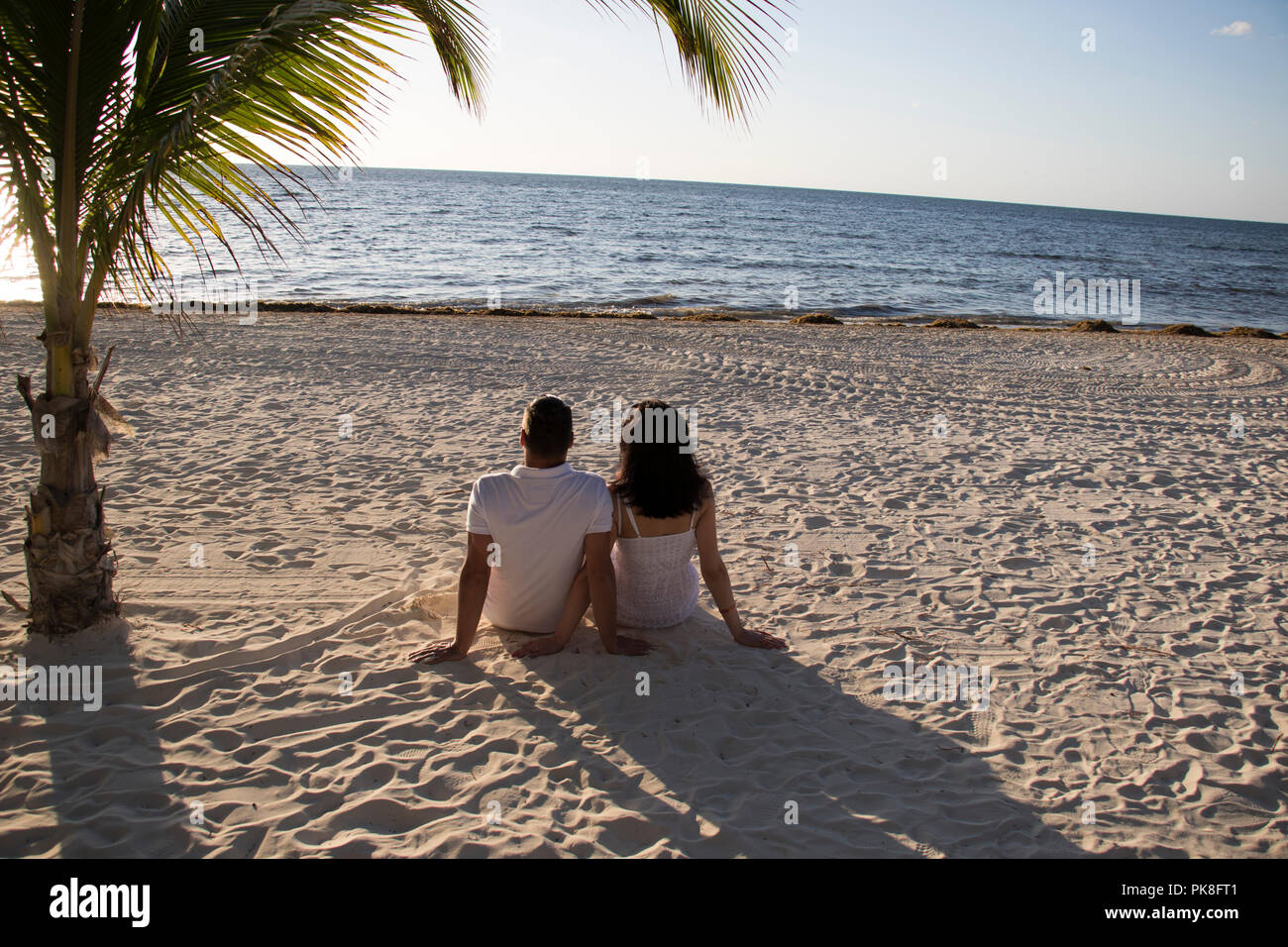 Couple Hugging Beach Sunset Stock Photos & Couple Hugging Beach Sunset ...