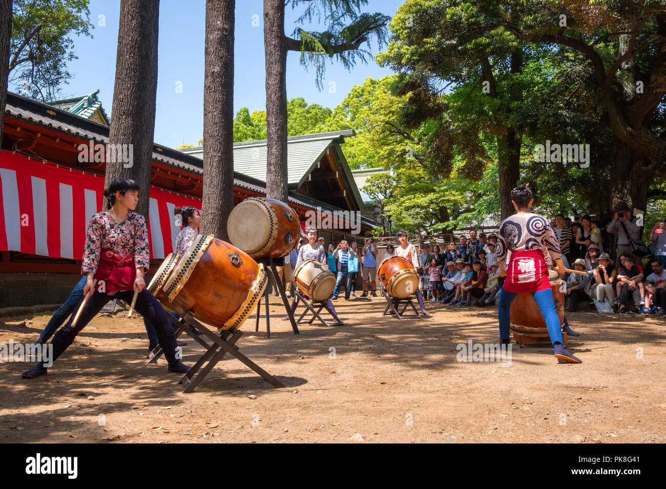 TOKYO, JAPAN - APRIL 29 2018: Unidentified group of women perform Japanese Taiko drum in Bunkyo ...