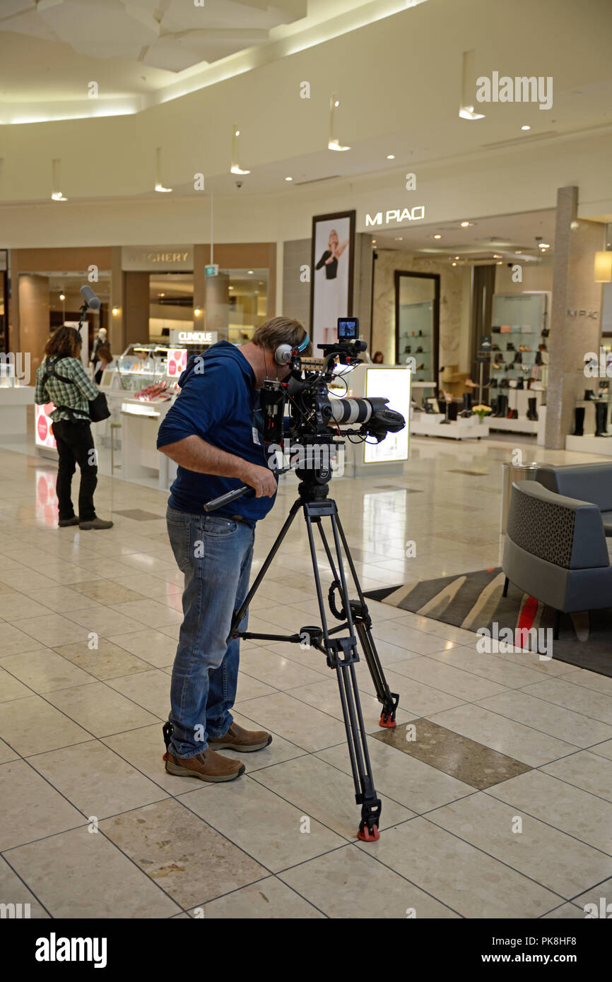 Film crew the mall hi-res stock photography and images - Alamy