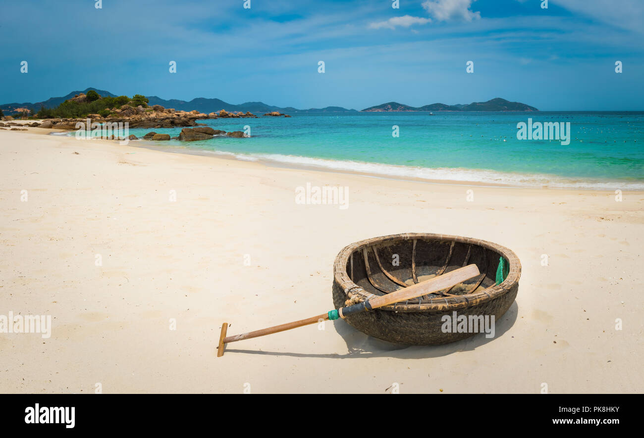 Round boat hi-res stock photography and images - Alamy