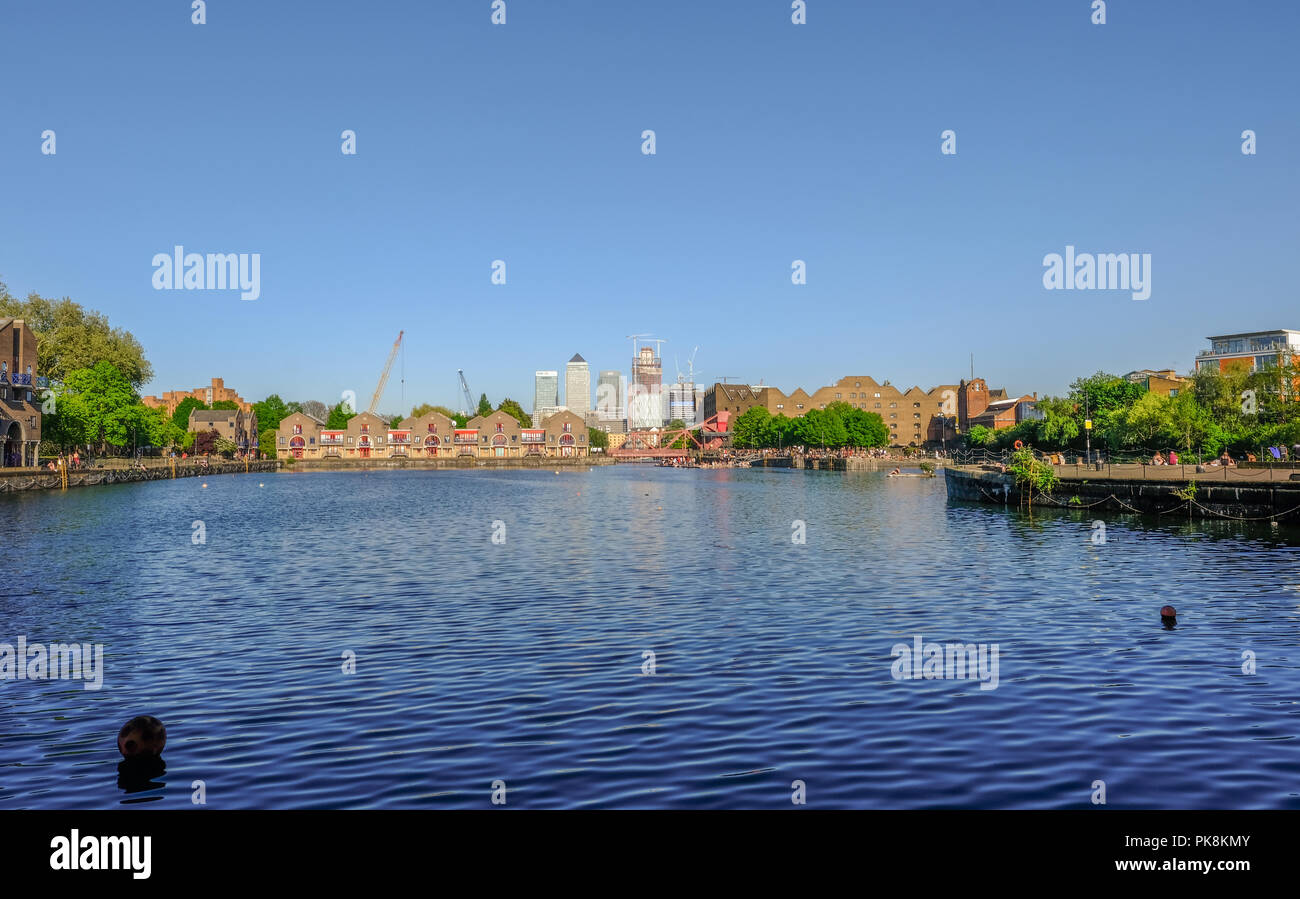 Shadwell basin canary wharf in hi-res stock photography and images - Alamy