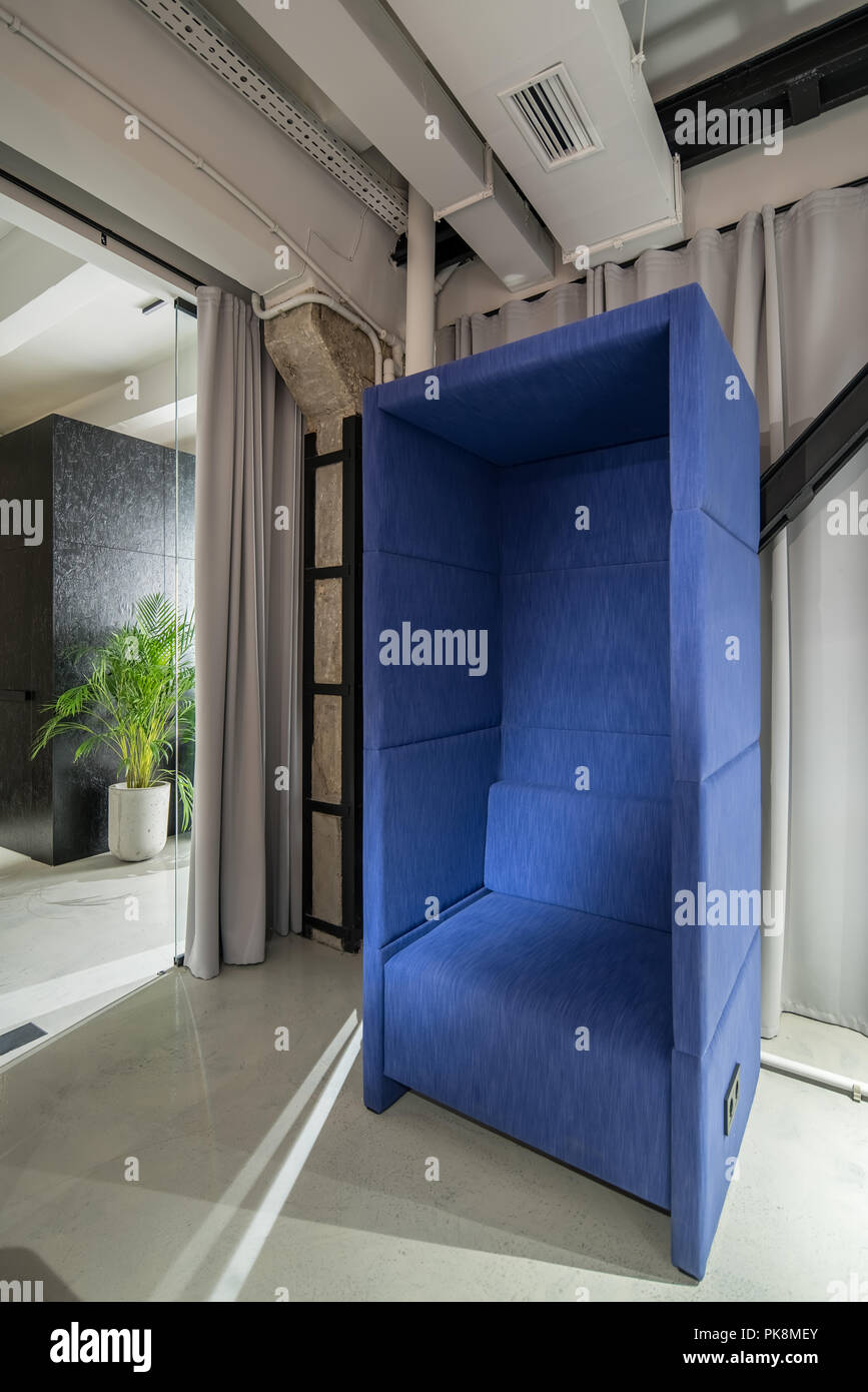 Fancy corporate office interior hi-res stock photography and images - Alamy