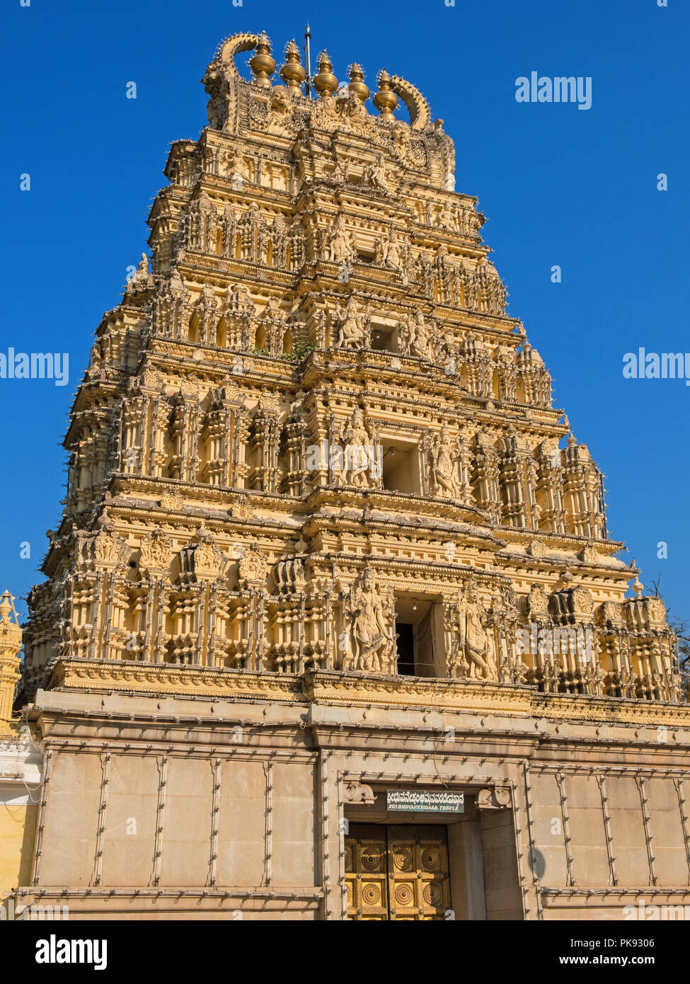Gopuram entrance gate hindu temple hi-res stock photography and images ...