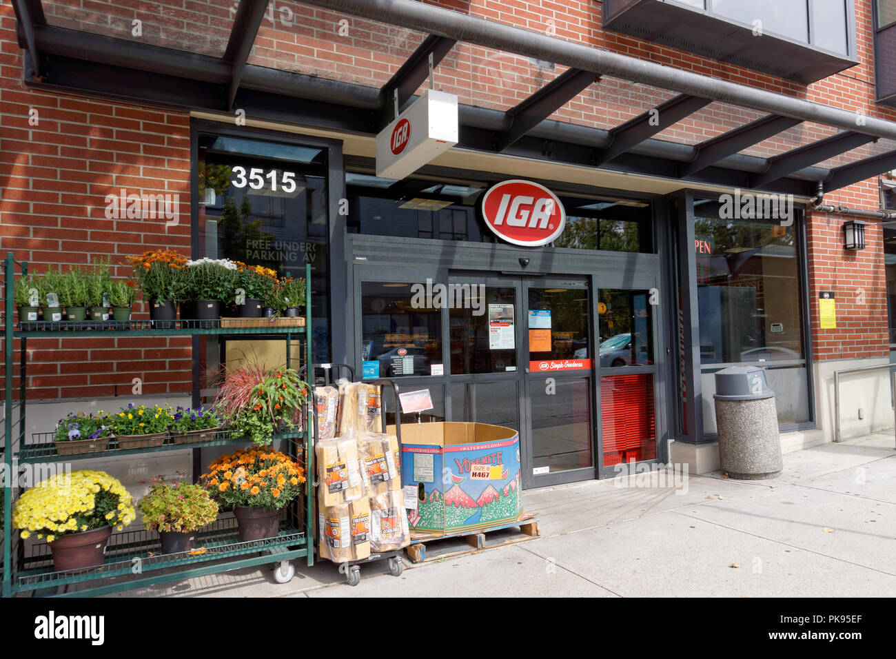 Logo iga hi-res stock photography and images - Alamy