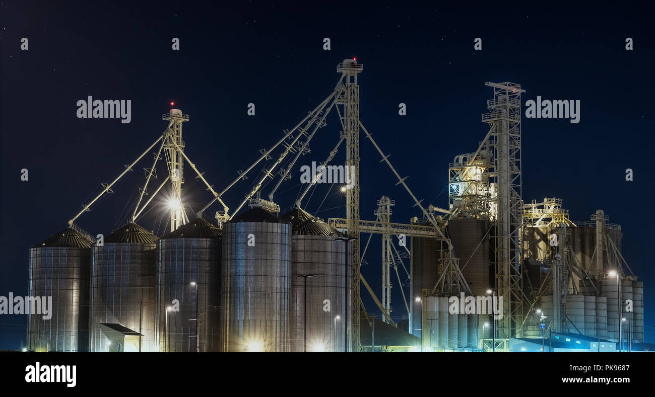 Factory at night Stock Photo - Alamy