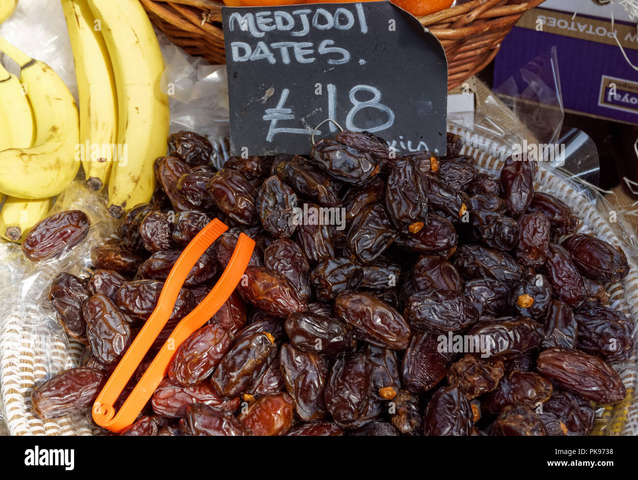 Fresh dates market hi-res stock photography and images - Alamy