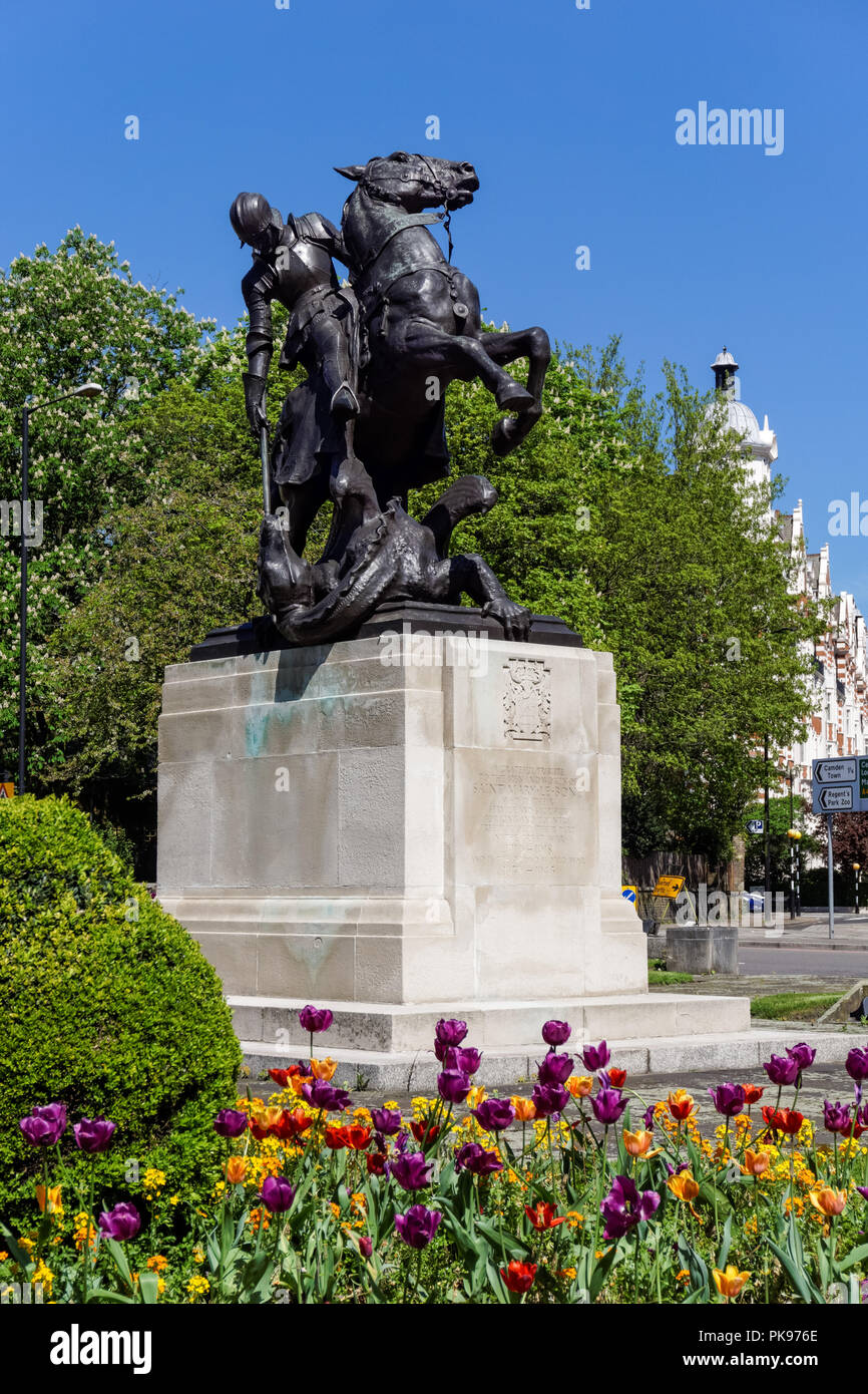 Bronze statue st george dragon hi-res stock photography and images - Alamy