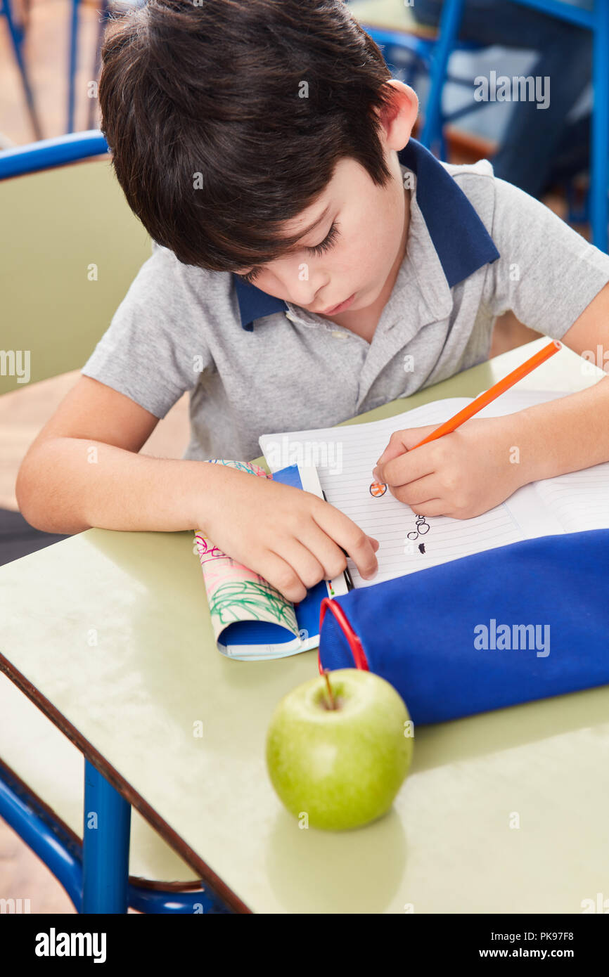 Elementary child school drawing hi-res stock photography and images - Alamy