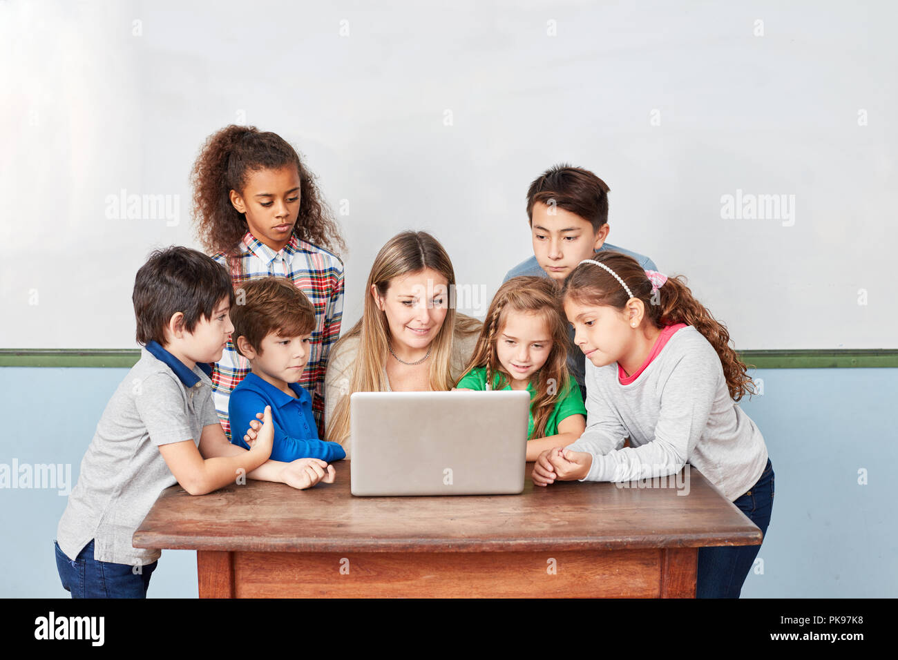 Teamwork science hi-res stock photography and images - Alamy
